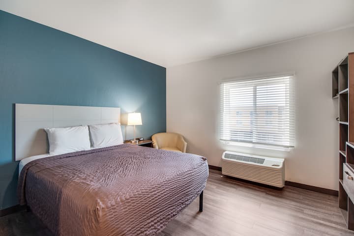 Woodspring Suites Bakersfield Airport - Bakersfield, CA