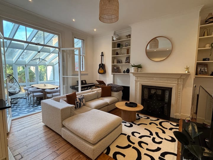 Period Flat In Sw London - London