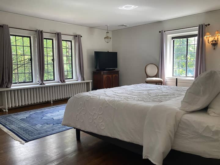 Putnam House - Room 2 - Bloomfield, CT