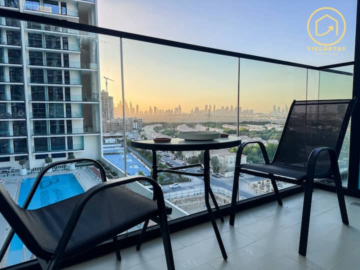Stunning Pool View Stylish Interior Prime Location - Dubai