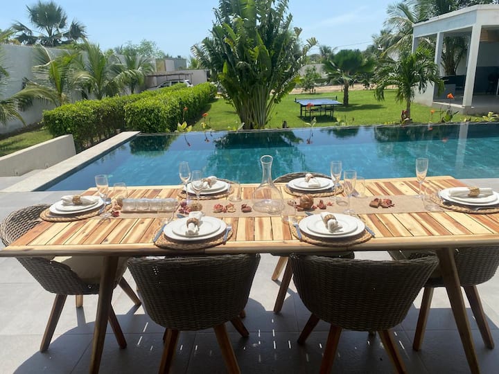 Villa D’exception : Piscine à Débordement & Jardin - Senegal