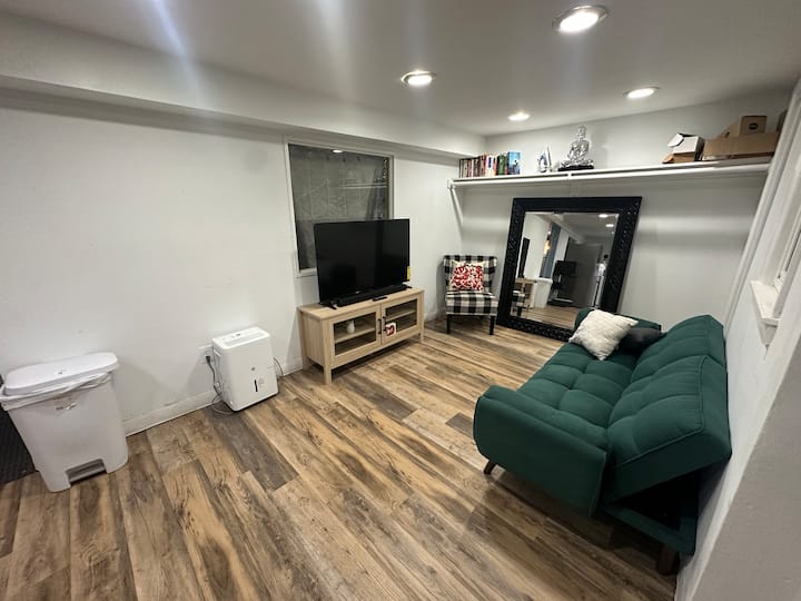 Private Suite Escape - Comfort In The City - Stratford, CT