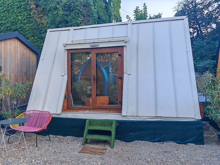 Tiny A-frame House - Bucarest