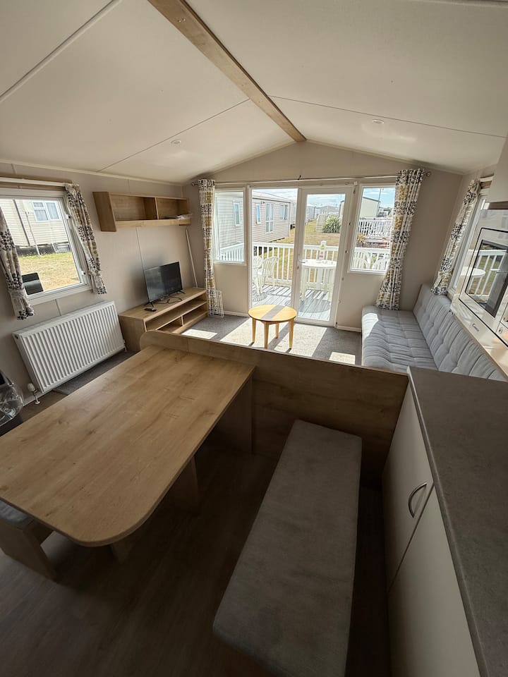Cosy Coastal Campervan Stay In New Romney - Dungeness