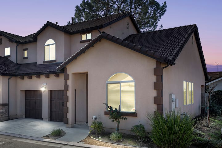 Pristine Adriatic Villa Home #5 - 3 Bd/ 3 Ba - Fresno, CA