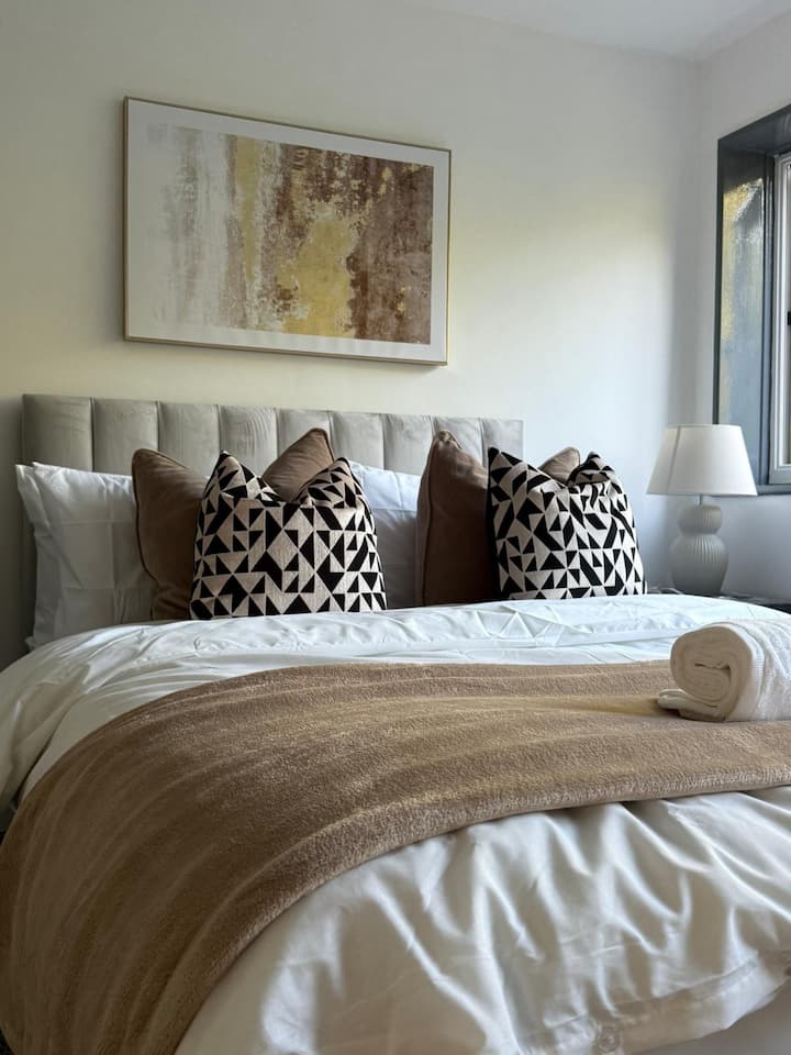 Spacious 4 Bedroom - Bolton