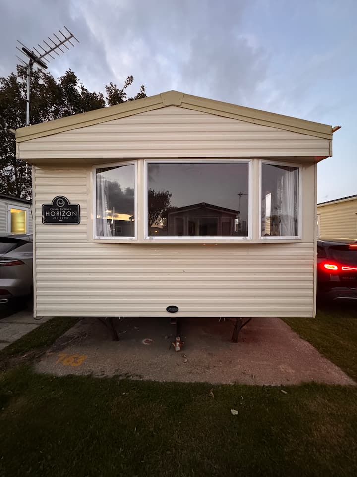 Rubys Place At Lyons Winkups - Towyn