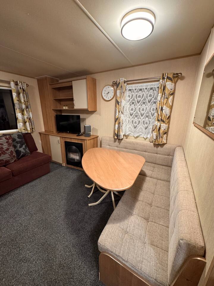 Rubys Place At Lyons Winkups - Towyn