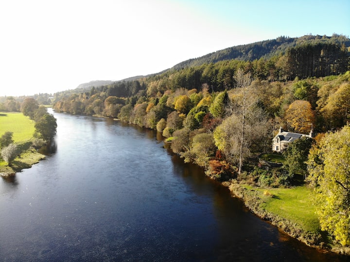 Riverside Cottage With Hot Tub And Private Garden - Aberfeldy