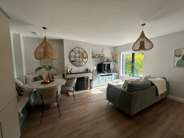 Boho Inspired Home Nestled In A Tranquil Area - Dublin