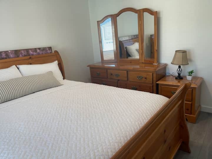 Private 1-bedroom Suite Near Buchart Garden - North Saanich