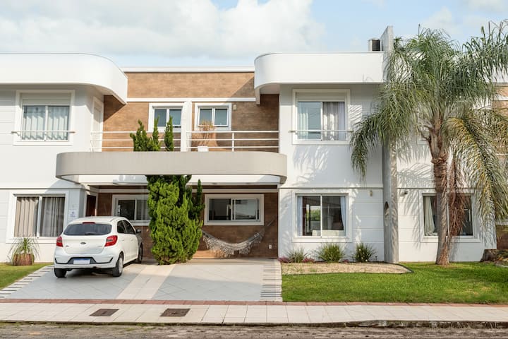 Casa à 700m Da Praia E Centro - Até 6 Hóspedes - Garopaba