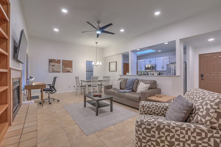 Cozy Comfort Cove Near Sandia Mts - 3bd / 2ba - Albuquerque, NM