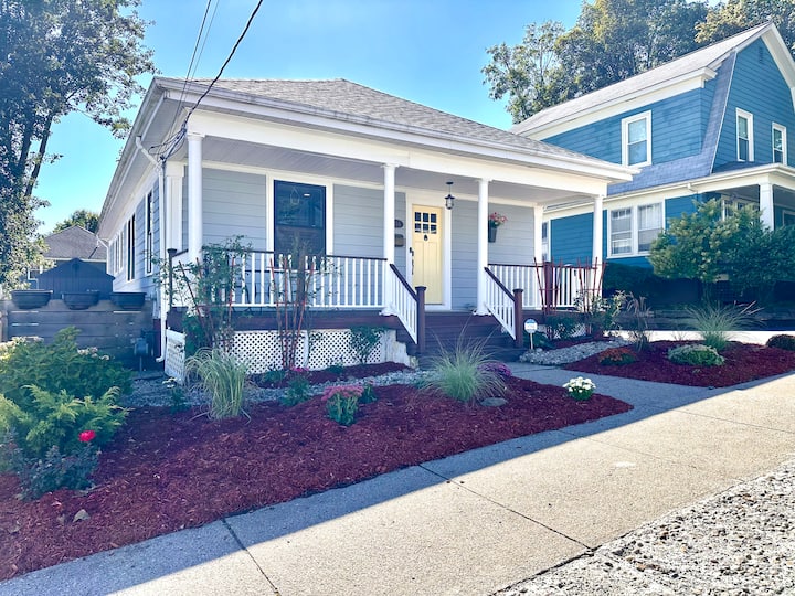 Whole House With Yard In Historic Oak Hill - 로드아일랜드