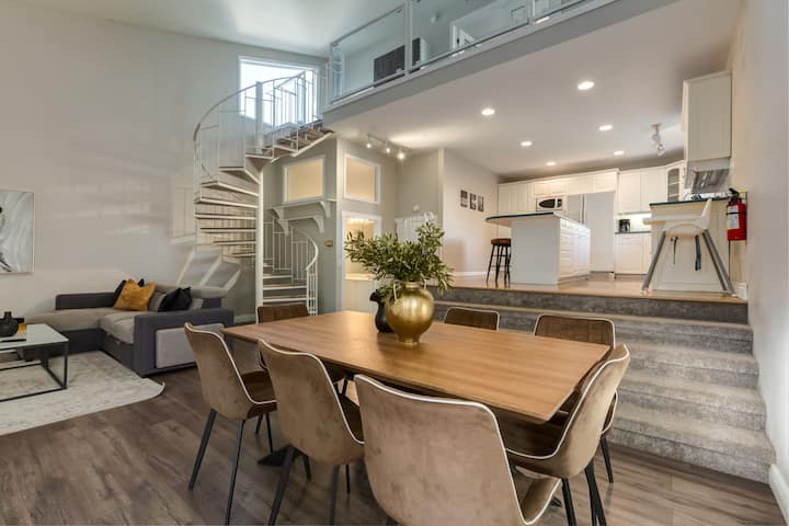 “Belle"3bdrm Near Downtown & Trans-canada Highway! - Calgary