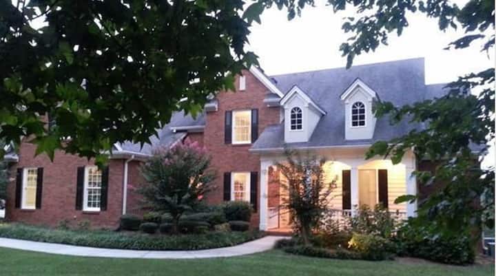 Spacious & Quiet Stay Minutes From Atl Airport - South Fulton, GA