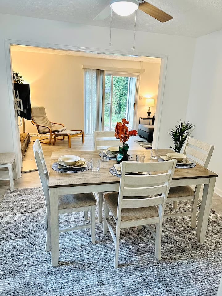 Cozy 2br Duplex • Minutes To The Battery - Smyrna, GA