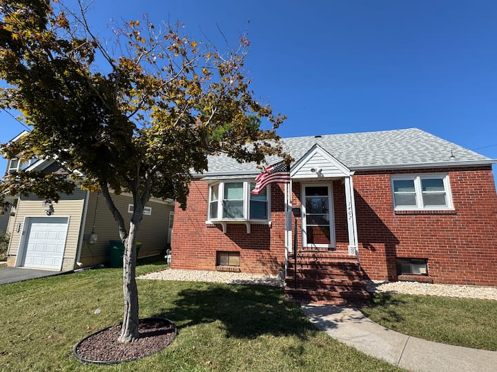 Cranston Mansion Retreat Guest House - Newark, DE