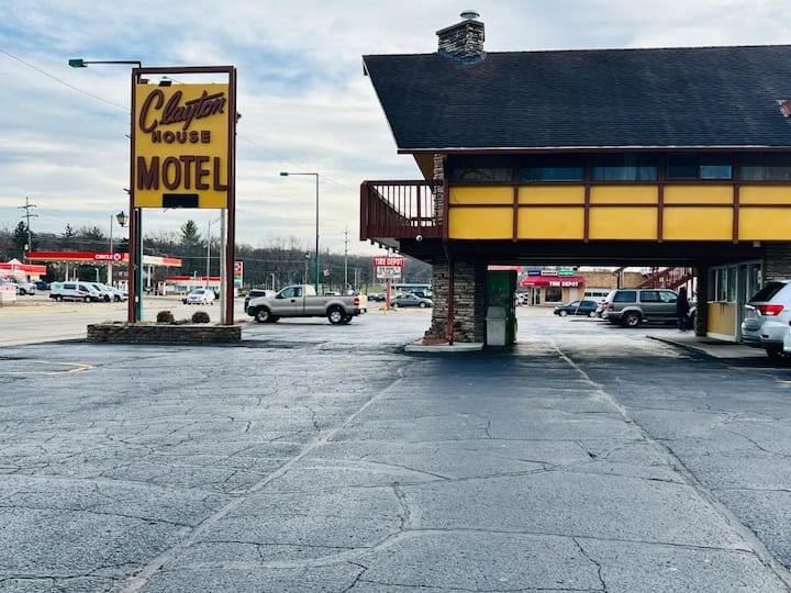 Clayton House Motel - Rockford, IL