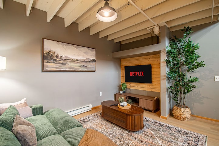 5 Mins To Downtown I King I Loft I Keyless Entry - North Dakota