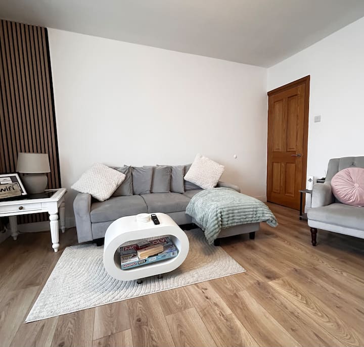 Unwind After Work • Pool Table & Games - Maidenhead