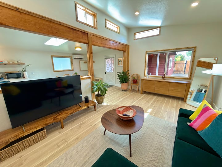 Spacious Mid Century Retreat - Corvallis, OR