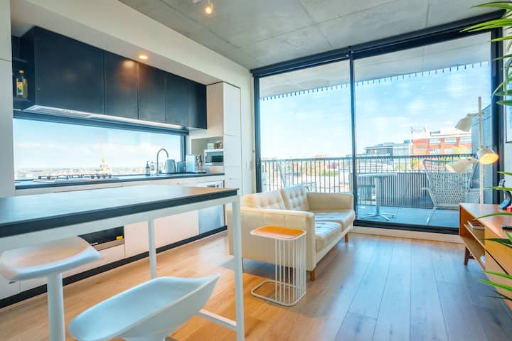 Stylish Richmond Pad | Walk To Everything - Richmond