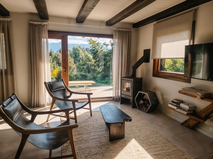 Casa Con Excelente Ubicación En Villa La Angostura - Villa La Angostura