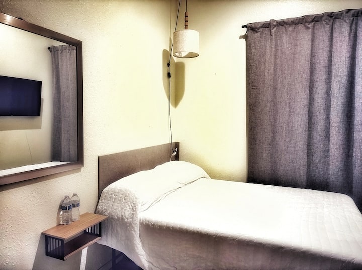 Retro Room 5 Minutes Downtown - Dallas, TX