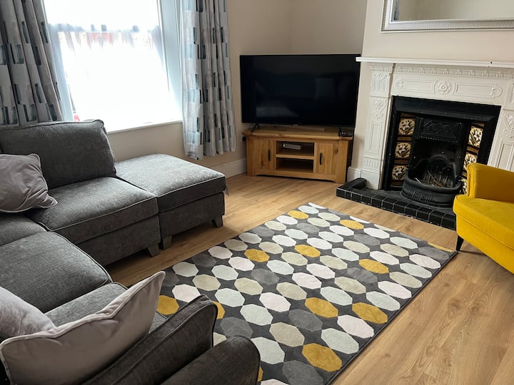Charming 3 Bed House, 15 Mins Walk To City Centre - Dublin