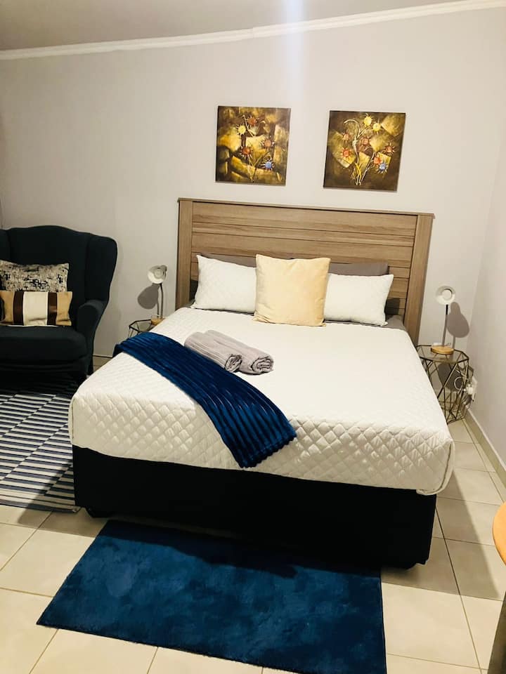 Homely Suburban Escape - Close To All You Need - Bloemfontein