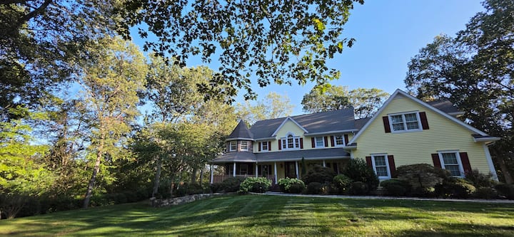 Luxury Retreat Hot Tub & 2.5 Acres – Near Nyc - Brewster, NY