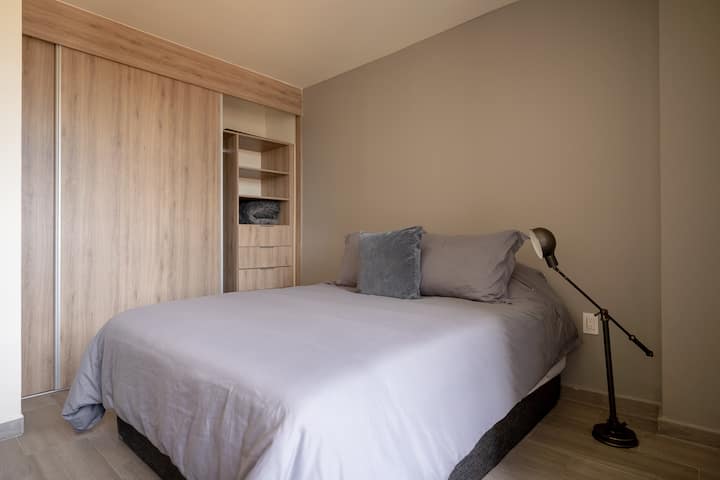 2 Bedrooms, 3 Beds, Ac, Gym In Ladrón Guevara - Guadalajara