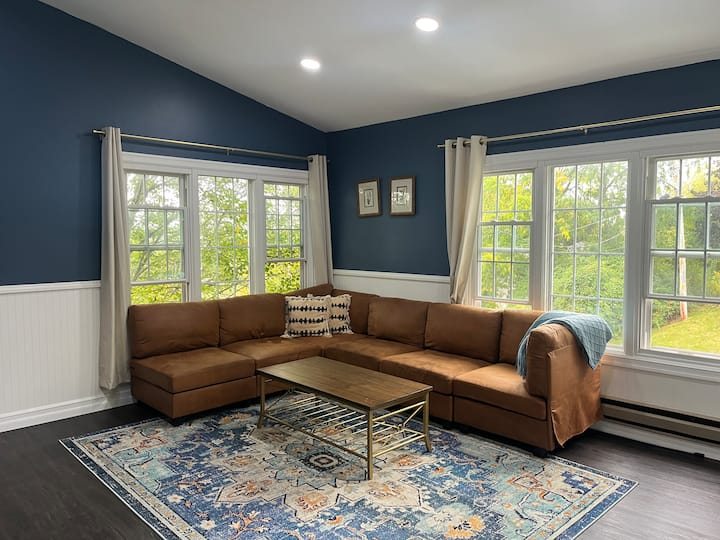 Private Suite In Beautiful Home - Liverpool, NY