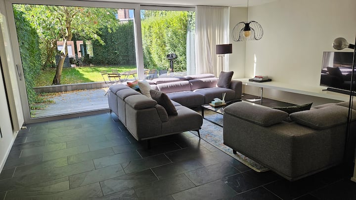 Large City Family House In Green Neighborhood - Louvain