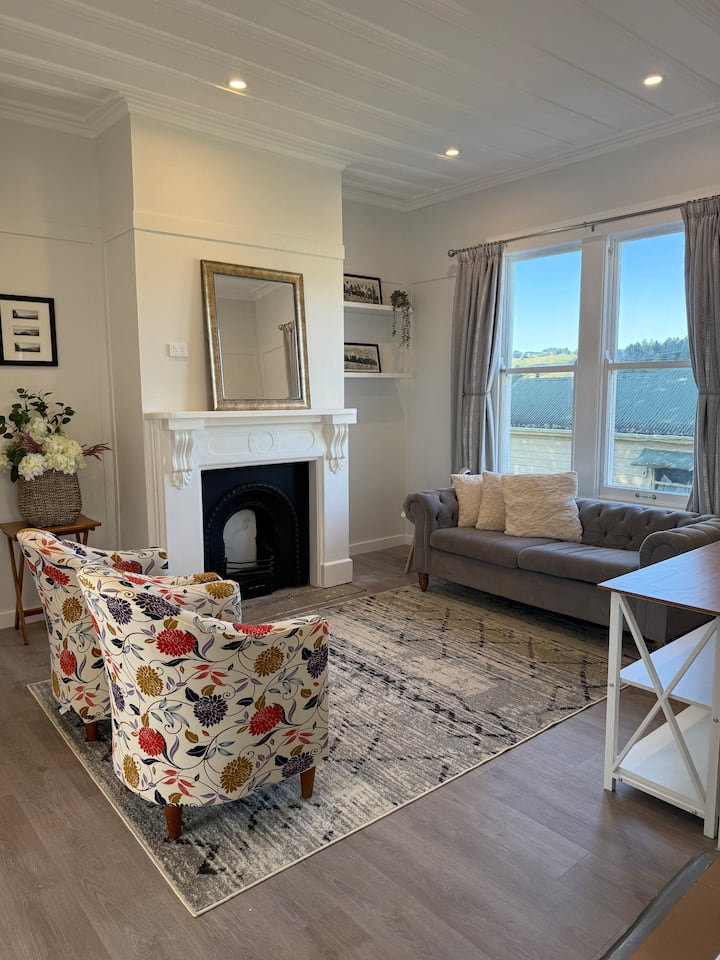 Central Refurbished Character Cottage - Te Kuiti