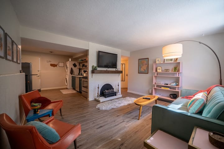 Rare Fireplace Comfort, Convenient And Central - Lawrence, KS