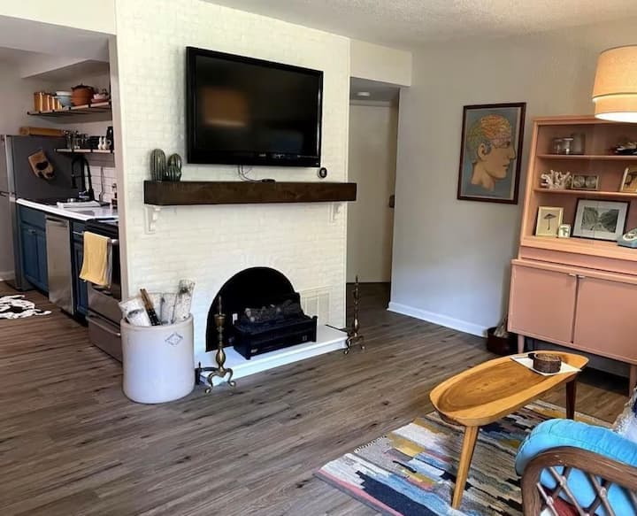 Modern Comfort In Lfk. Pets Welcome. Unit 3 - Lawrence, KS