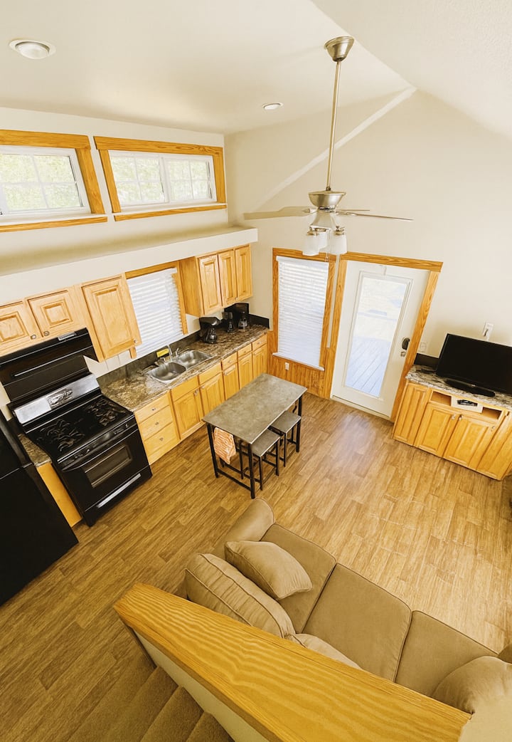 1br + Loft Cabin Getaway – 5 Min From Lake Travis - Austin, TX