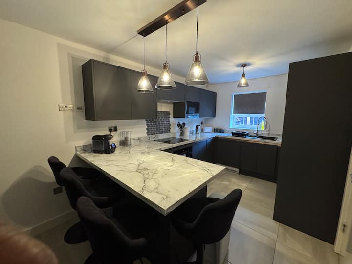 Luxury Home/prime Location/free Park/sleeps 7 - キングストン・アポン・ハル