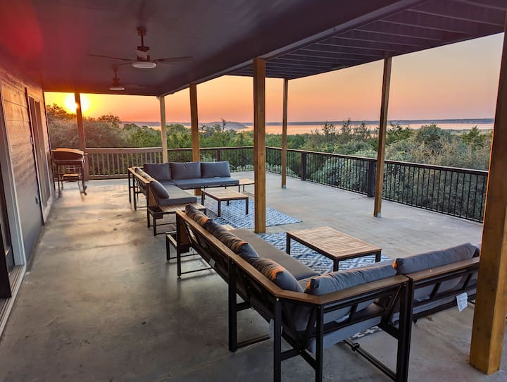 Twilight Hollow | Lakeview Retreat, Sleeps 24 - Salado, TX