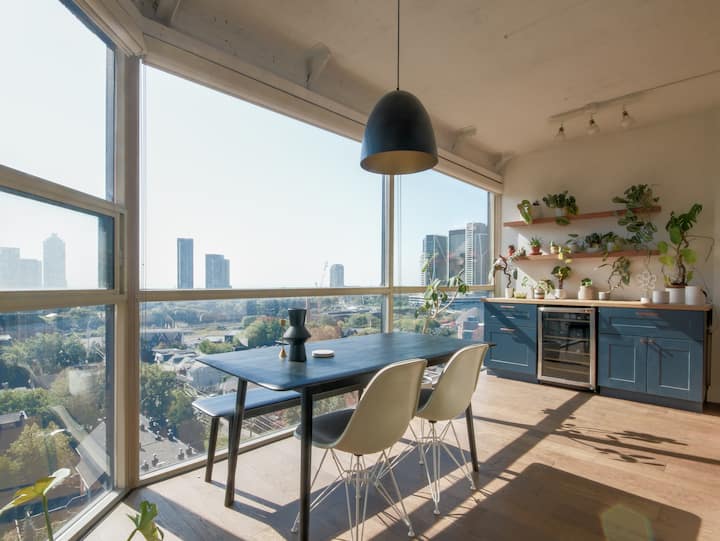 Cozy King West 2 Bedroom Apartment - Toronto, ON