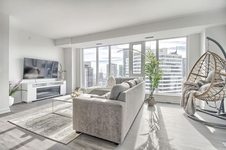 Luxury 4br/3ba Lower Penthouse W/ Skyline View - Toronto
