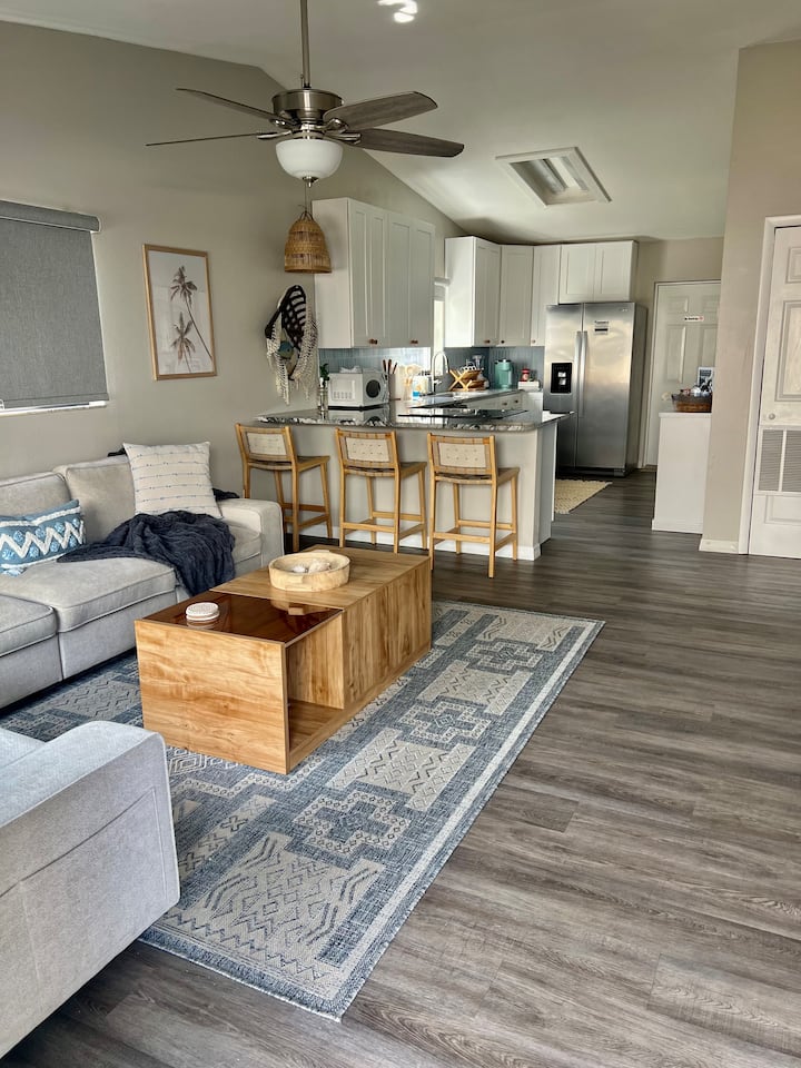 Gulf Breeze Bungalow | Walk Downtown - Palm Harbor, FL