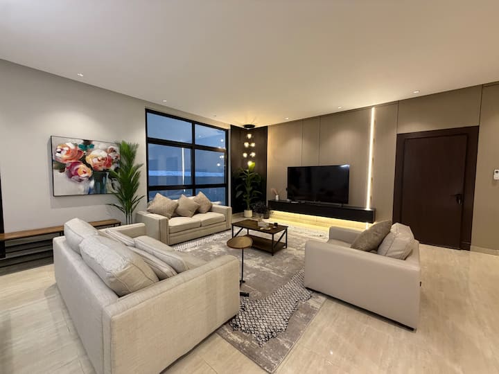Pearl Suite 
Modern Luxury Retreat | Cozy - Medina