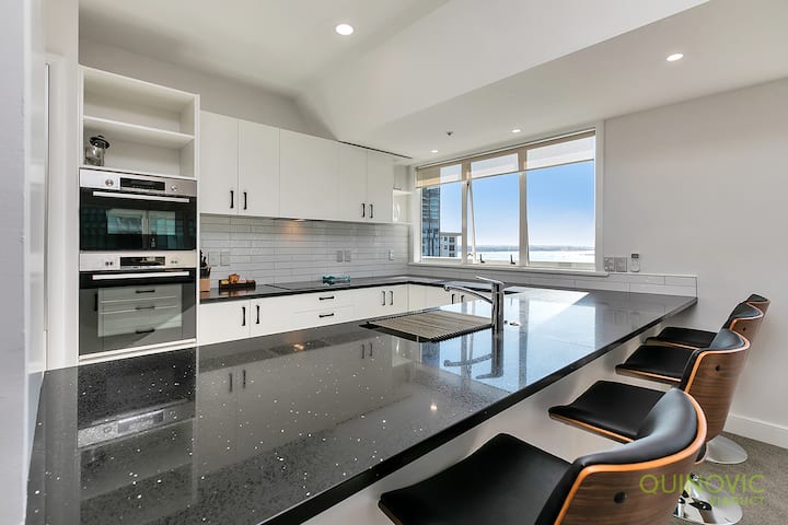 Qv Stays Elegant City Apartment On The Square - Auckland