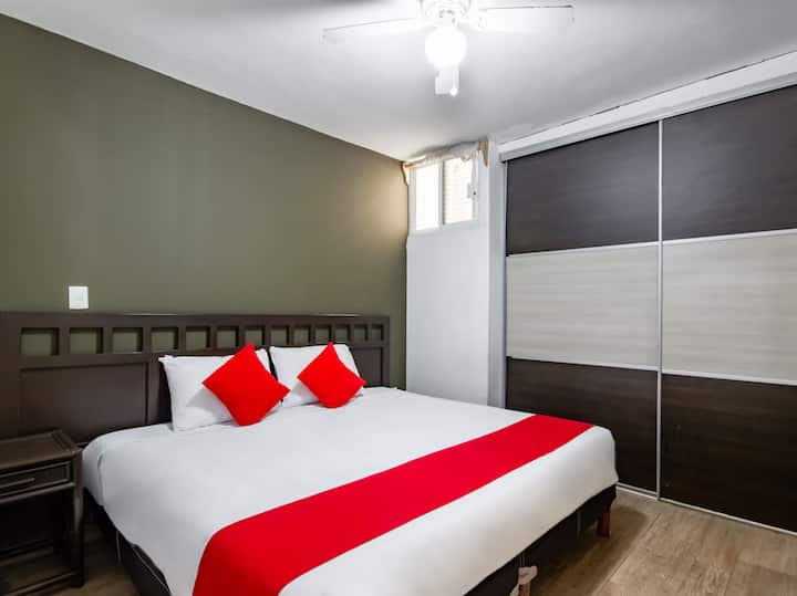 Hotel Halley: Estancia En Zona Central De León - León