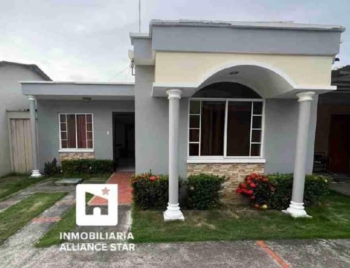 Casa Acogedora En Urbanización Privada Y Segura - Machala