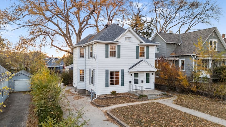 Benson Retreat - Steps From The Action - Omaha, NE