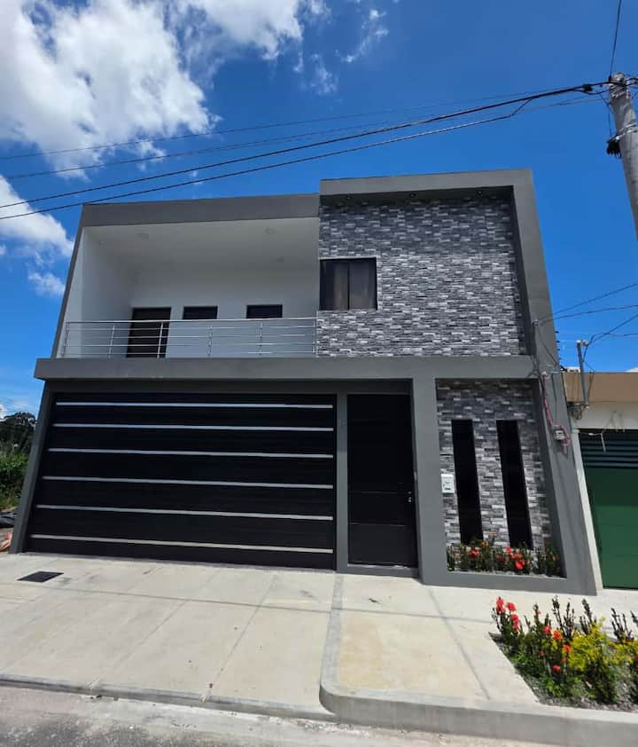 Residencia Garcia Girón - Santa Ana